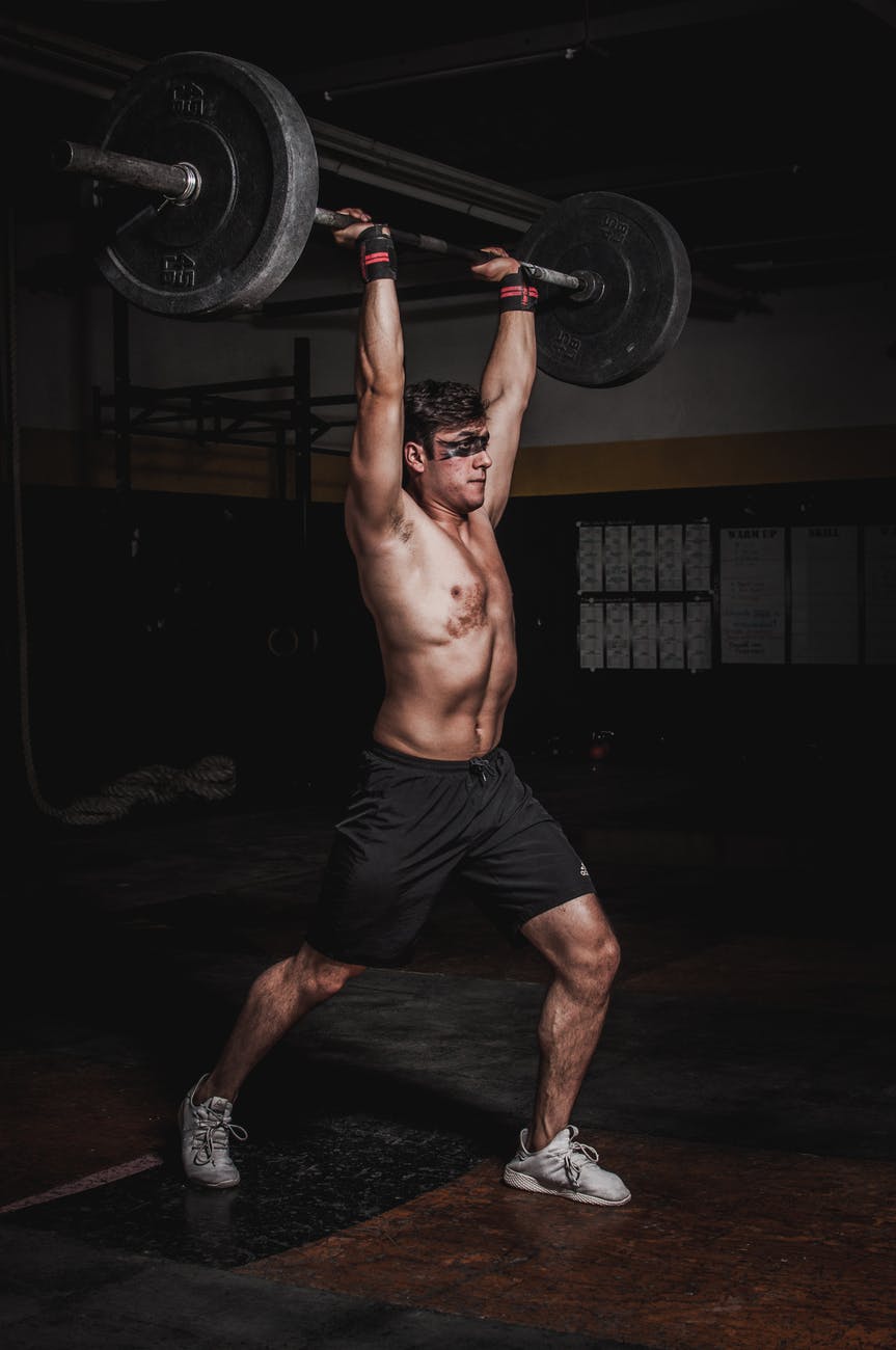 Shoulder Press: 6 Tips, Tricks & Bijpassende Oefeningen ...